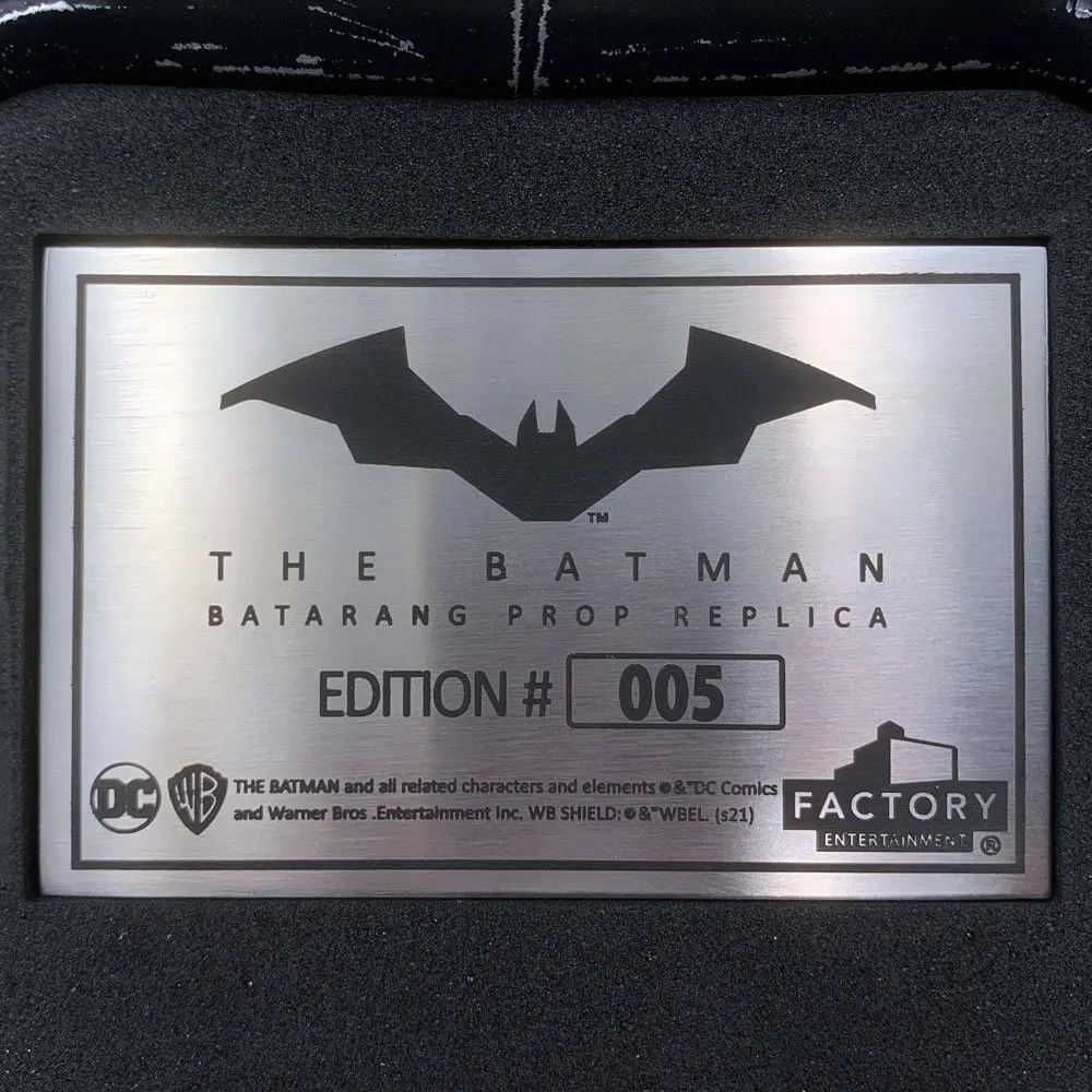 The Batman Prop Replica 1/1 Batarang Limited Edition 36 cm | Fanbase Europe